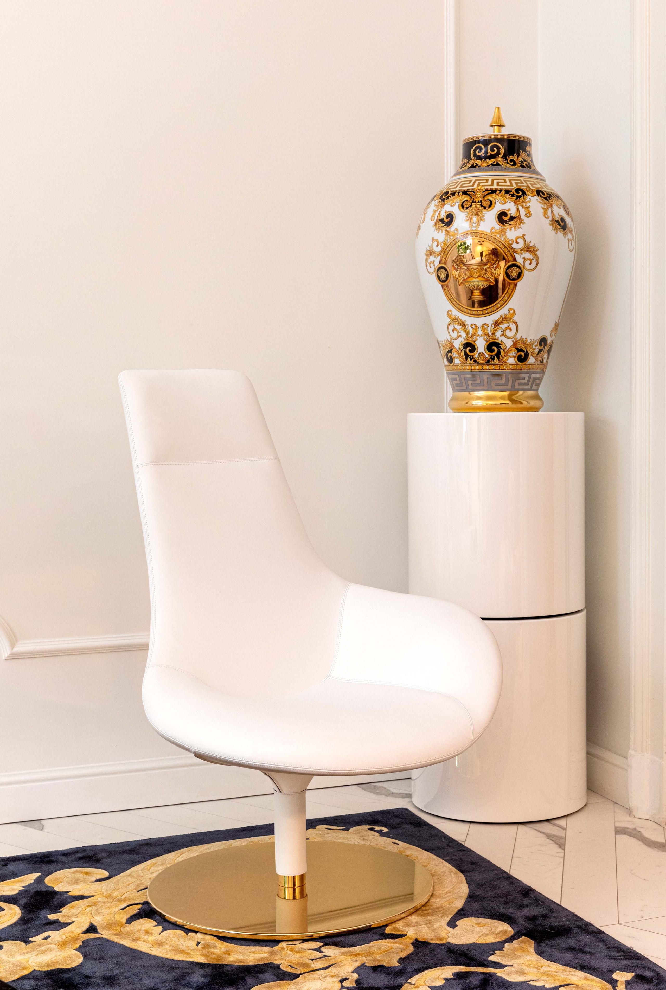 Versace Venus Armchair in Leather, Authorised UAE Dealer - Versace Home ...