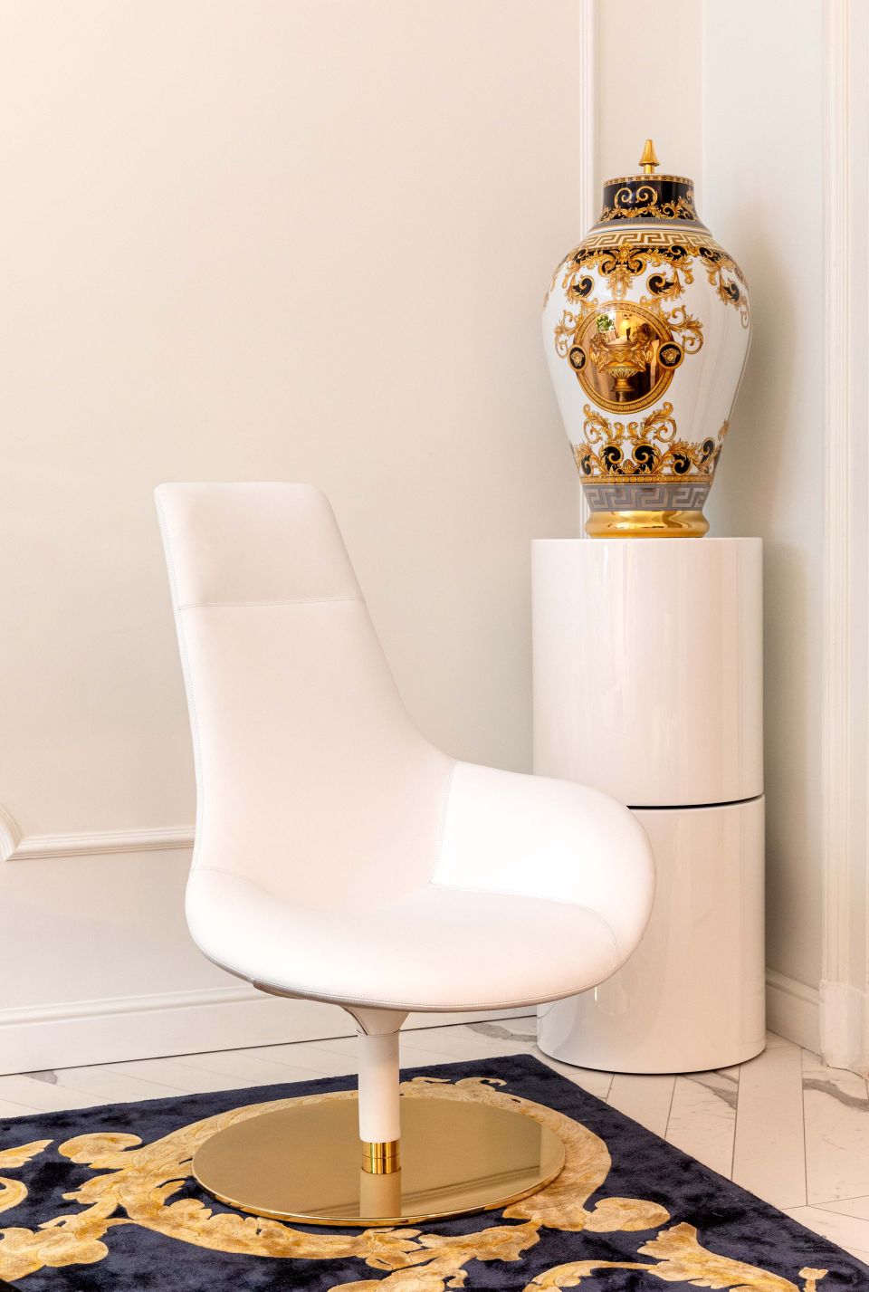 Versace Venus Armchair in Leather, Authorised UAE Dealer - Versace Home ...
