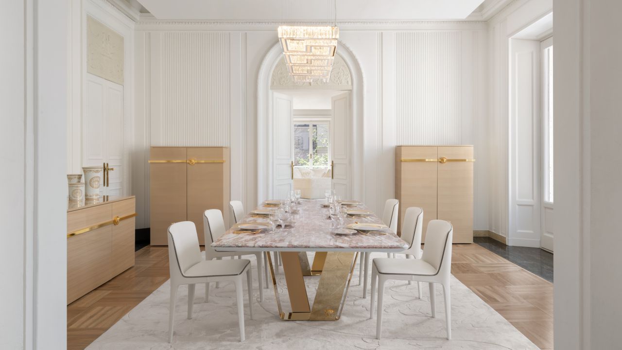 La Medusa dining table - Versace Home - Dining tables — Solomia Home ...