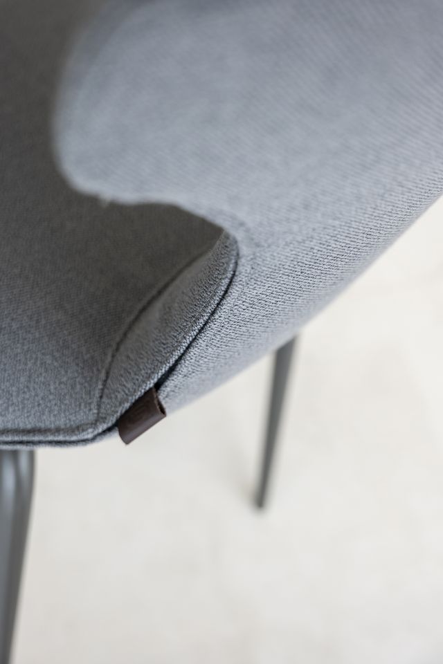 Montera Mas | Chair - Poltrona Frau - Chairs — Luxury Italian Furniture ...